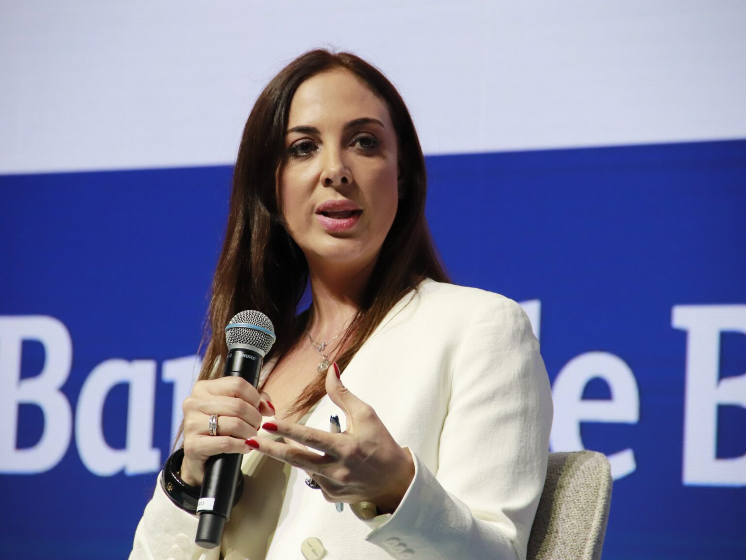 Sandra Vélez asume la presidencia del Grupo Ethuss