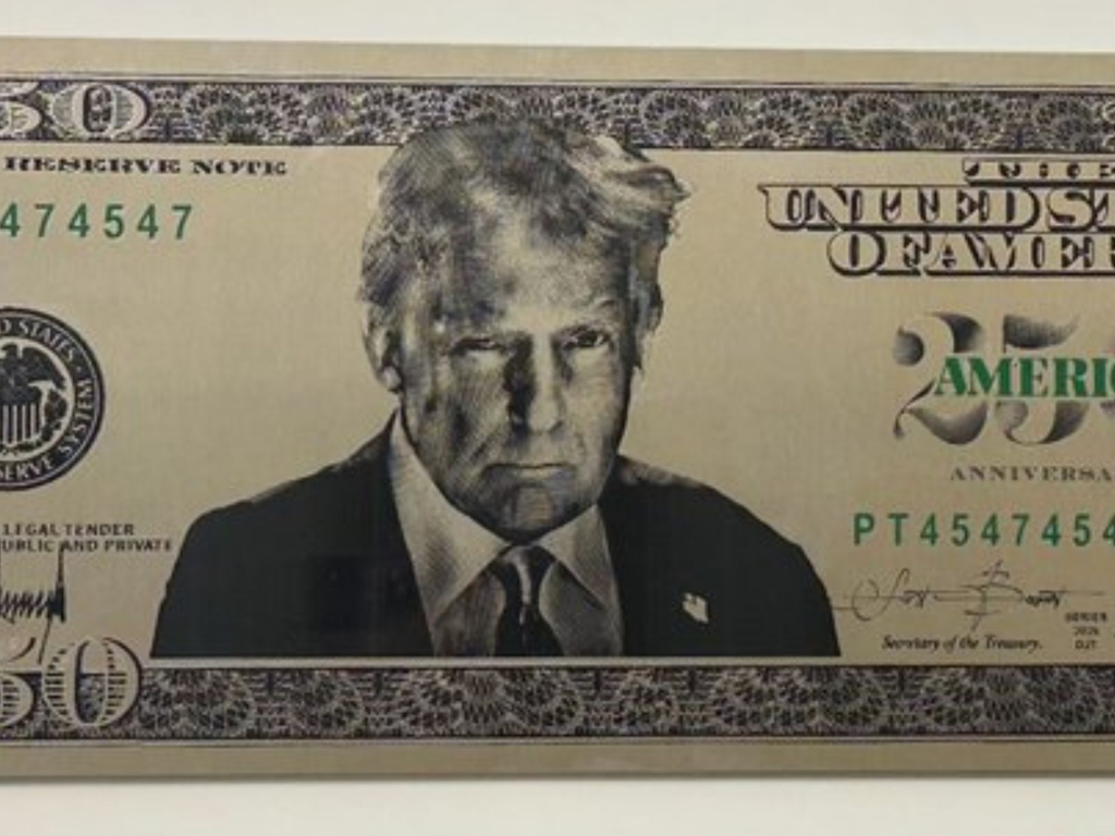 Evalúan emitir billete de 250 dólares con imagen de Donald Trump